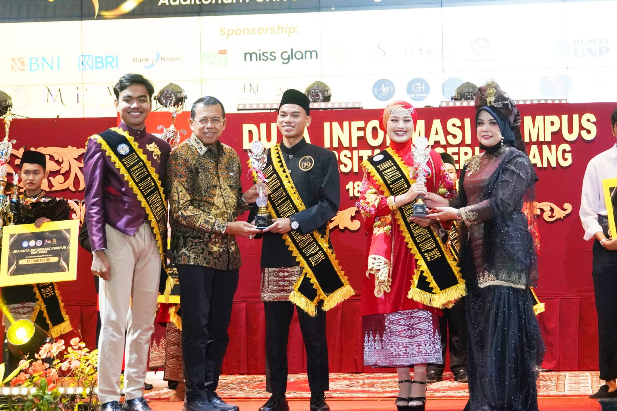 Jullyanda Fajar Pratama dan Salsabila Tri Rahmi Duta Informasi UNP - hantaran.co